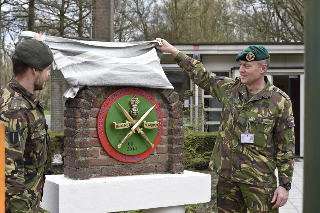 Onthulling bord “Logistiek Centrum Speciale Operaties (LCSO) Kamp ...